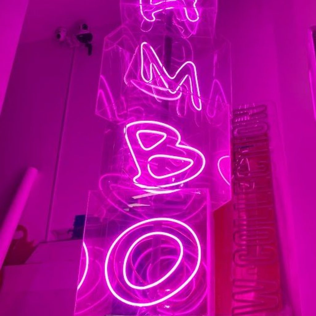 Avisos Publicitarios Letreros Neón Acrílico y Panaflex