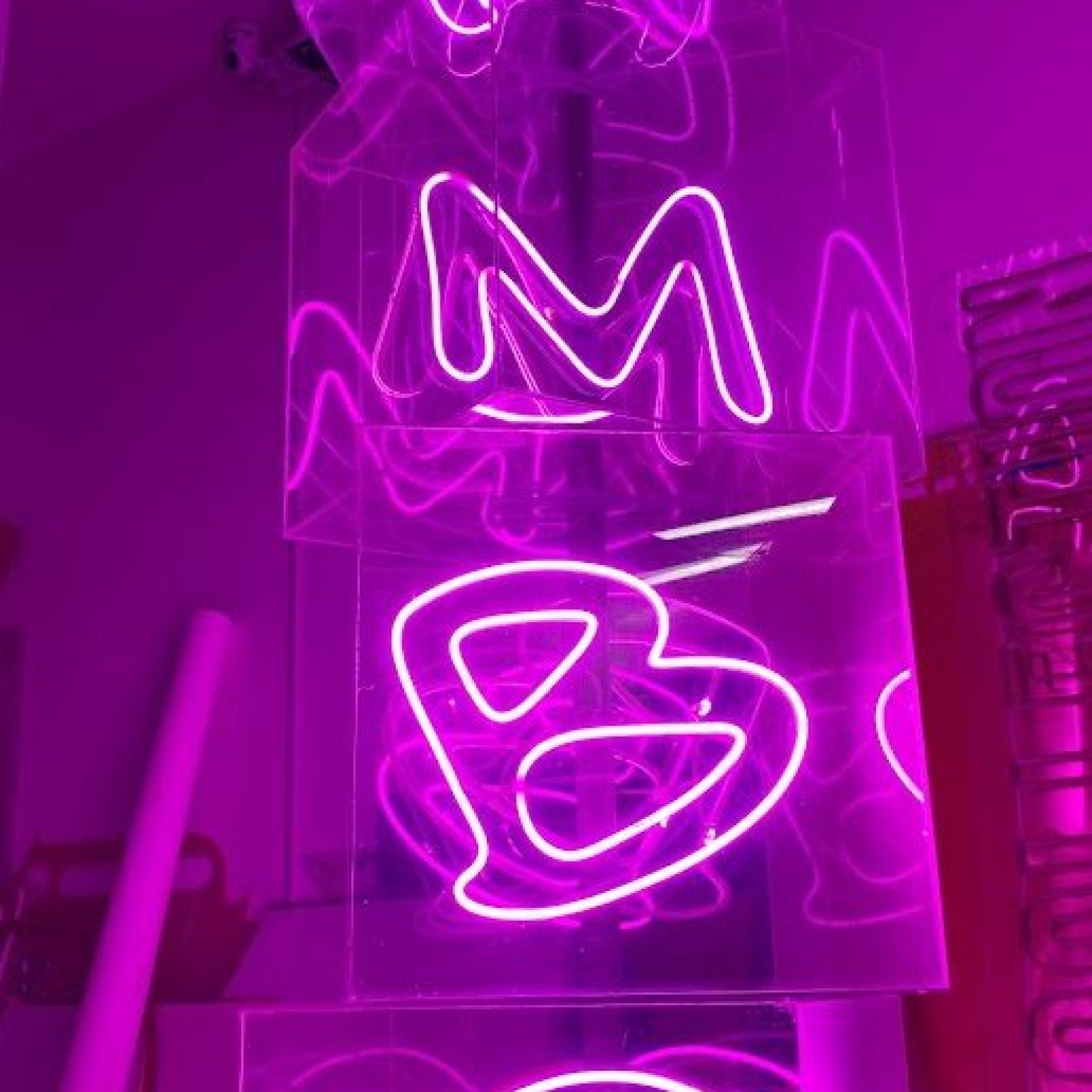 Avisos Publicitarios Letreros Neón Acrílico y Panaflex